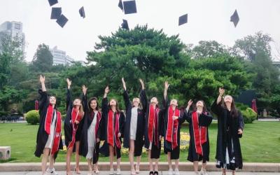 Chinese College graduates celebrate Convocation at the Center in ...
